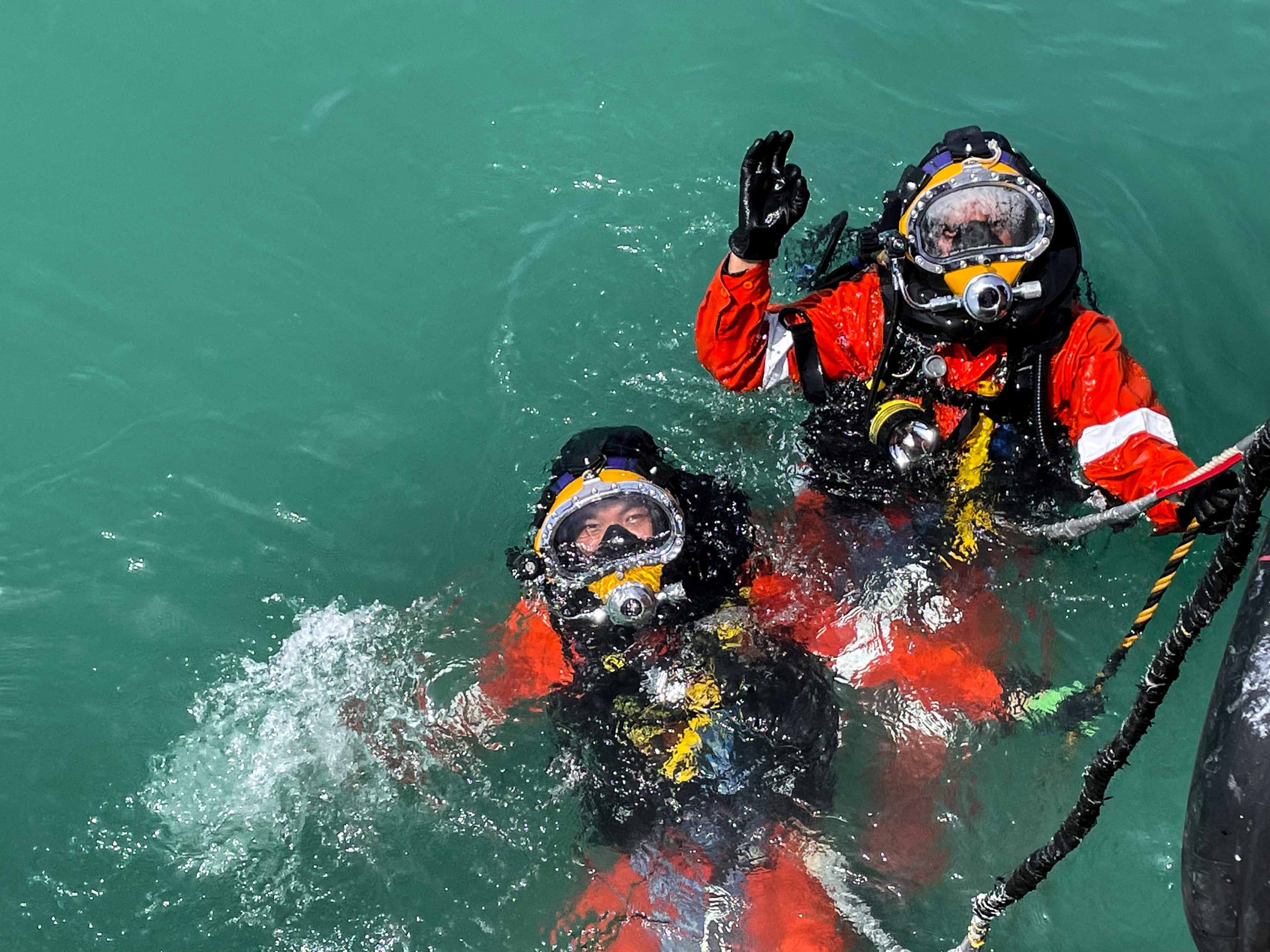 Commercial Self Contained Underwater Breathing Apparatus (CSCUBA) Diver ...